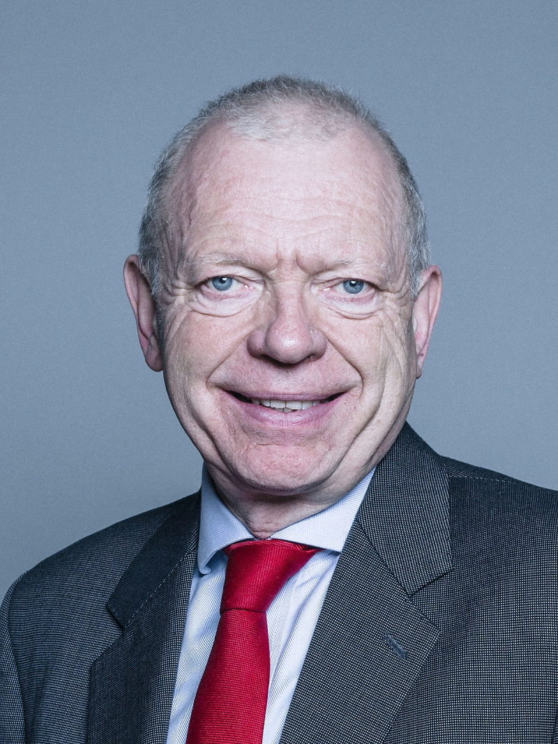 1200px-Official_portrait_of_Lord_Hunt_of_Kings_Heath_crop_2 ...